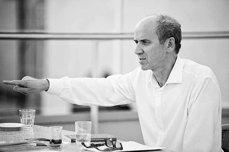 Gregory Jusdanis: “Edebiyat propaganda, manipülasyon ve yanlış temsile ...