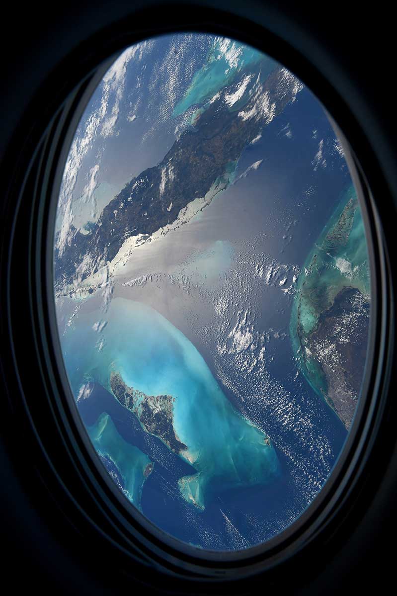 Bir Astronotun Penceresinden Dünya - Oggito