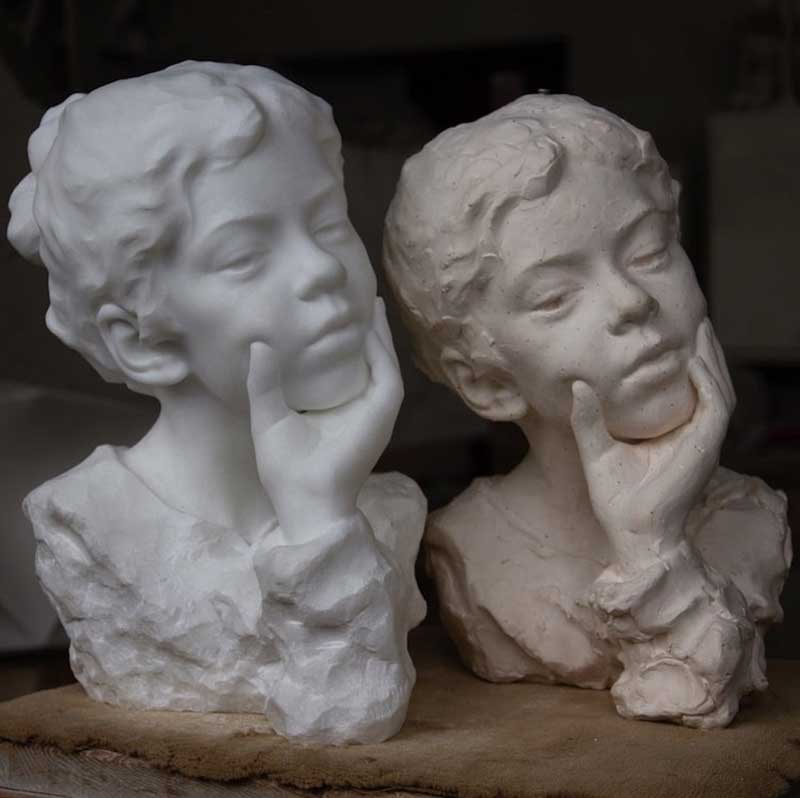 Tenin ve Yastıkların Yumuşaklığını Yakalayan Mermer Heykeller - Oggito