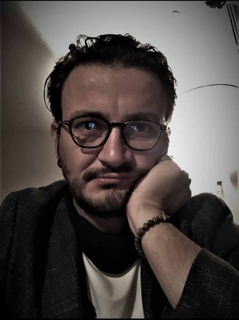 Eser Kuru: "Bir süredir metinleri bir bütünün içinde görme isteği doğdu ...