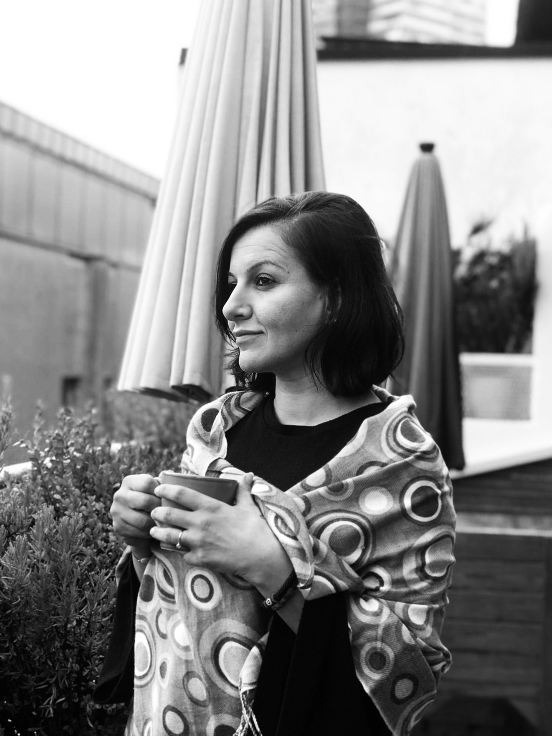Yasemin Seven Erangin ile Sanatı ve Öykücülüğü Üzerine bir Söyleşi - Oggito