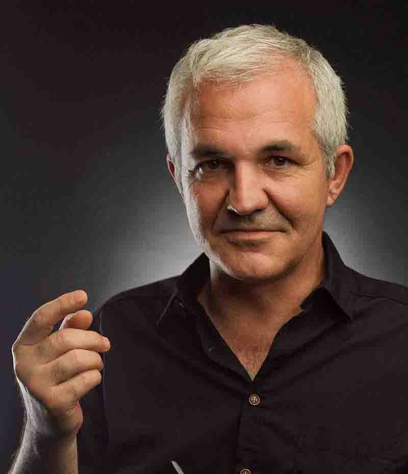 İsmail Güzelsoy: “Yazmak keşfe açık bir mimari yaratmaktır.” - Oggito
